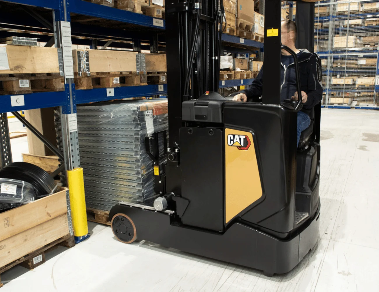 Todo lo que necesitas saber sobre las carretillas retráctiles - Carumaq ...